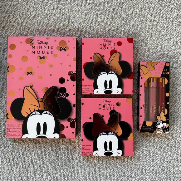 Makeup Revolution Minnie Mouse
